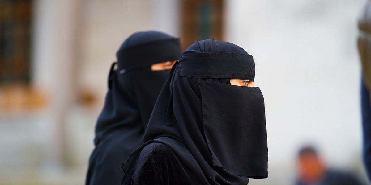 Mulheres do Afeganistão são obrigadas a usar burca em público - ACORDA DF