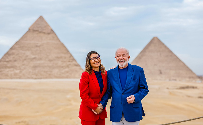 Em 1º dia no Egito, Lula e Janja turistam pelas pirâmides - ACORDA DF